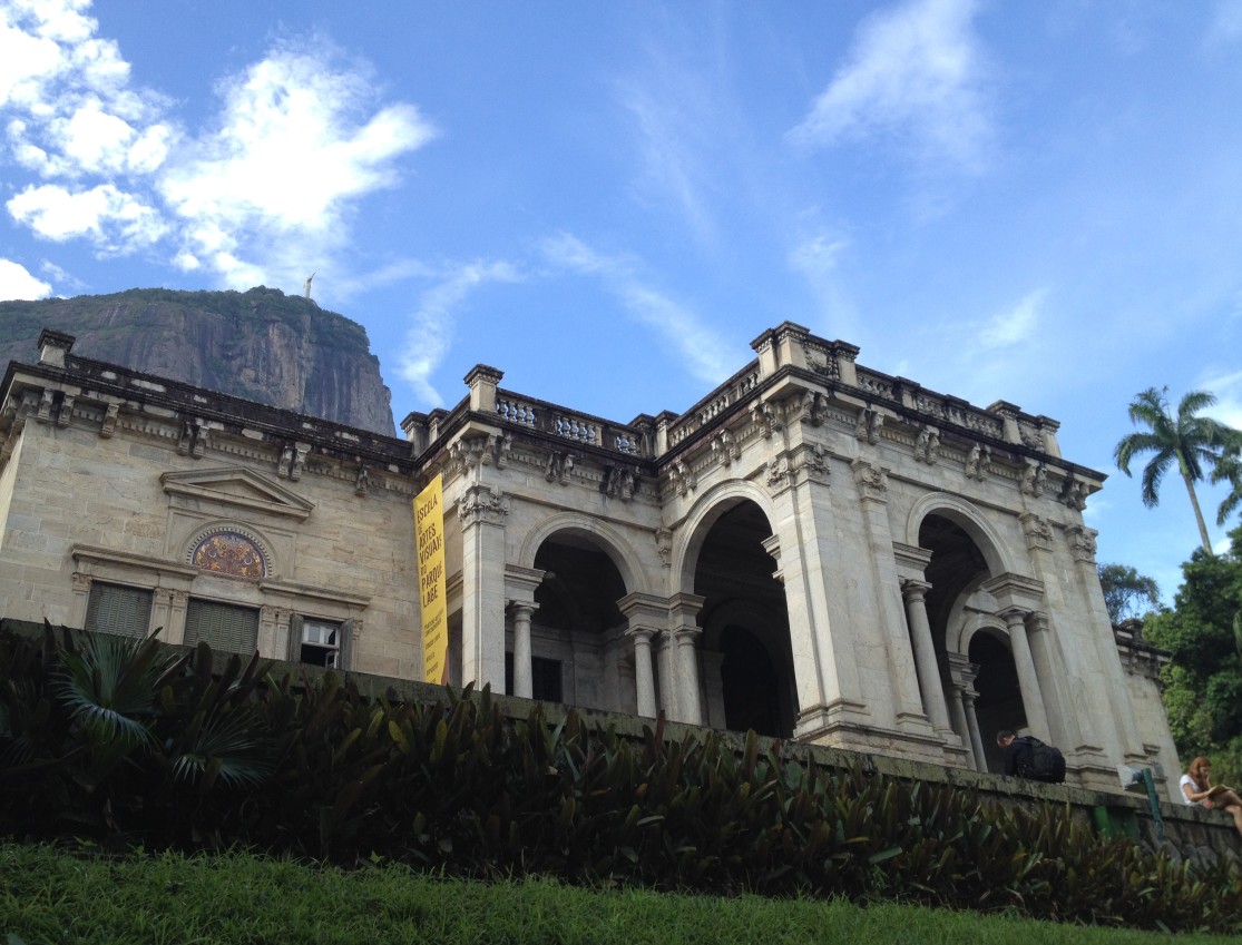 Vista morro do Corcovado dos jardins do Palacete do Parque Lage – Foto ...